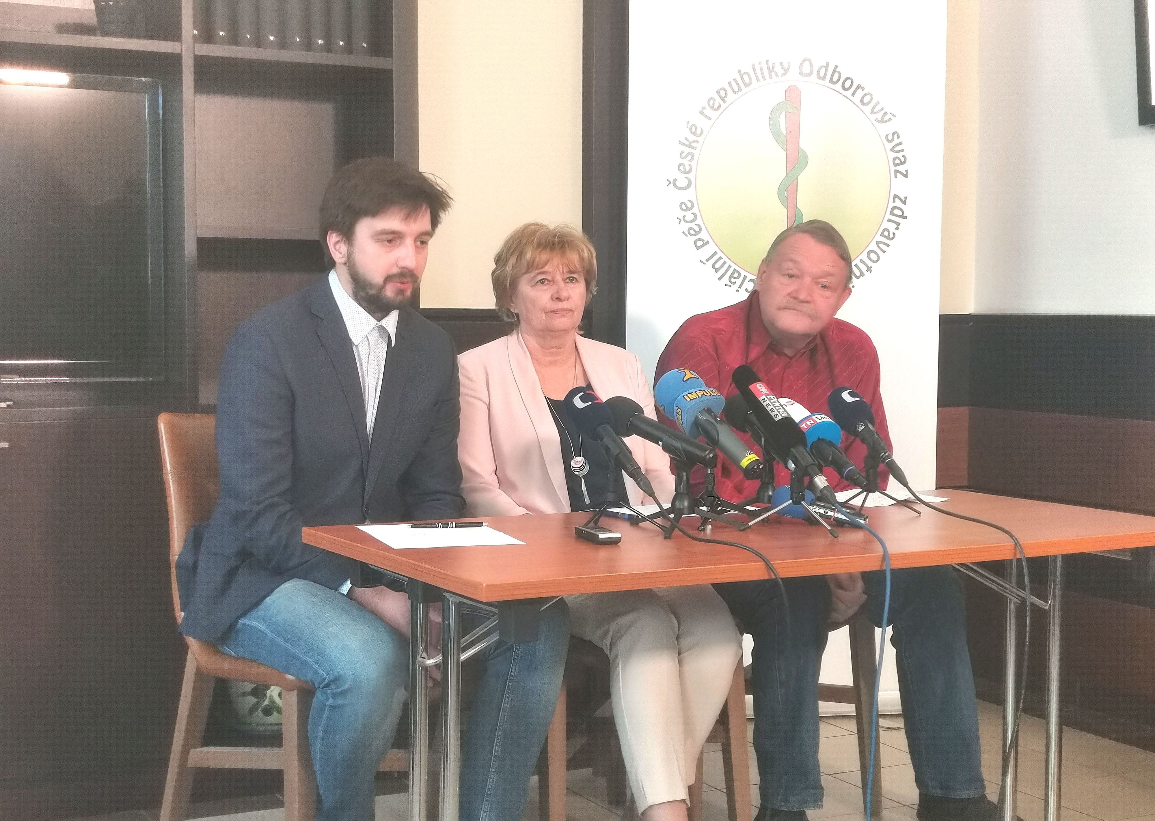 K dobrovolným výpovědím přesčasů se vedle lékařů přidávají už i sestry ...